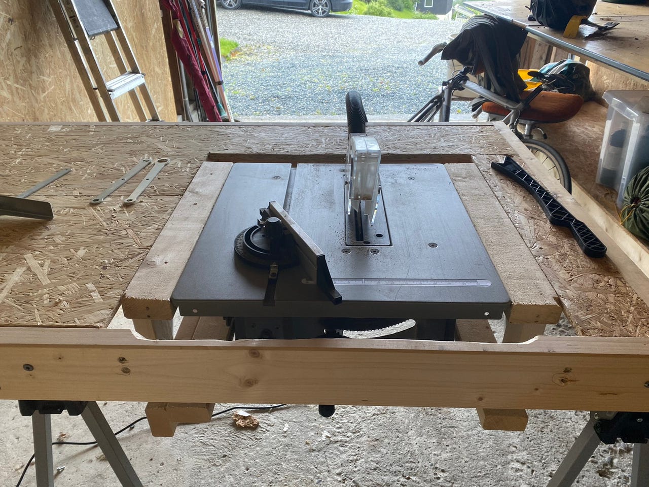 Må bort i dag! Bordsag med veggmontering | FINN-torget