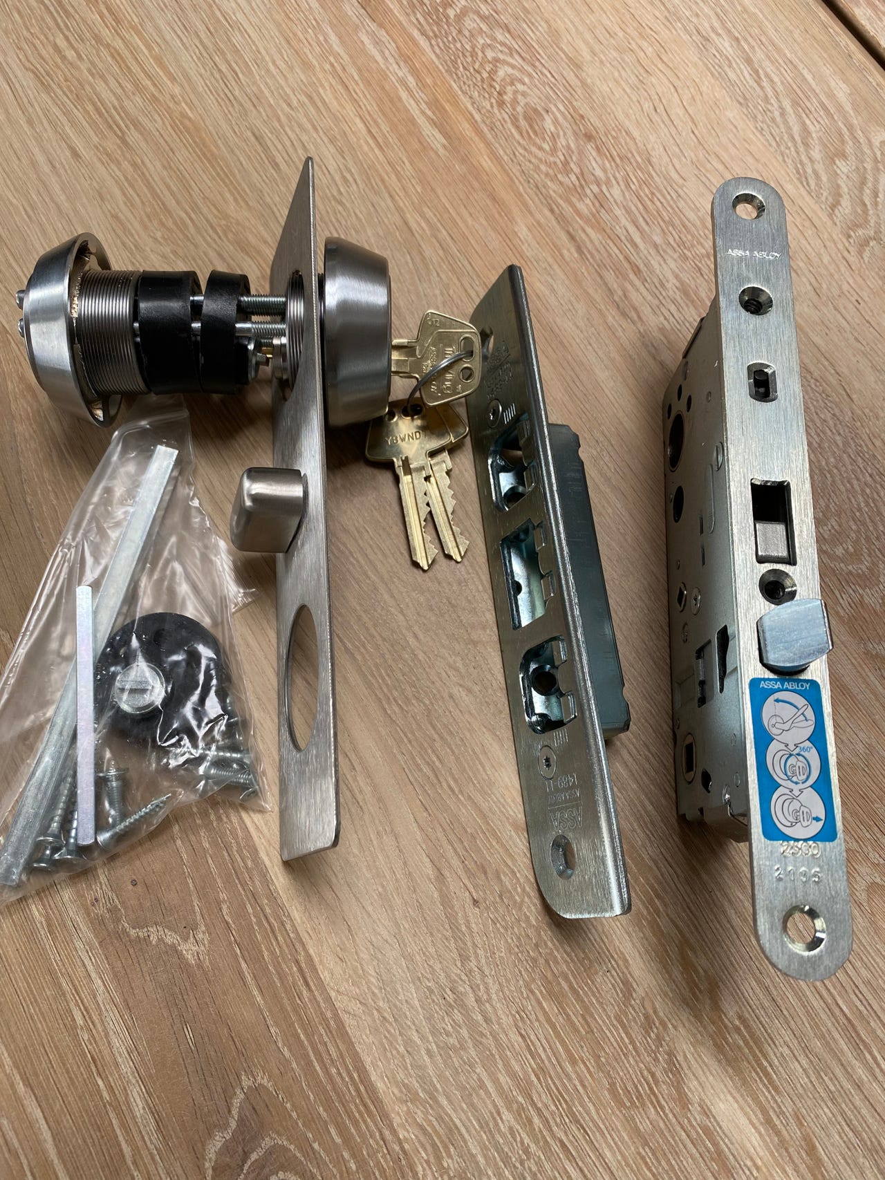 Ny komplett Assa Abloy 2500 låskassett inkl sluttstykke og sylinder ...