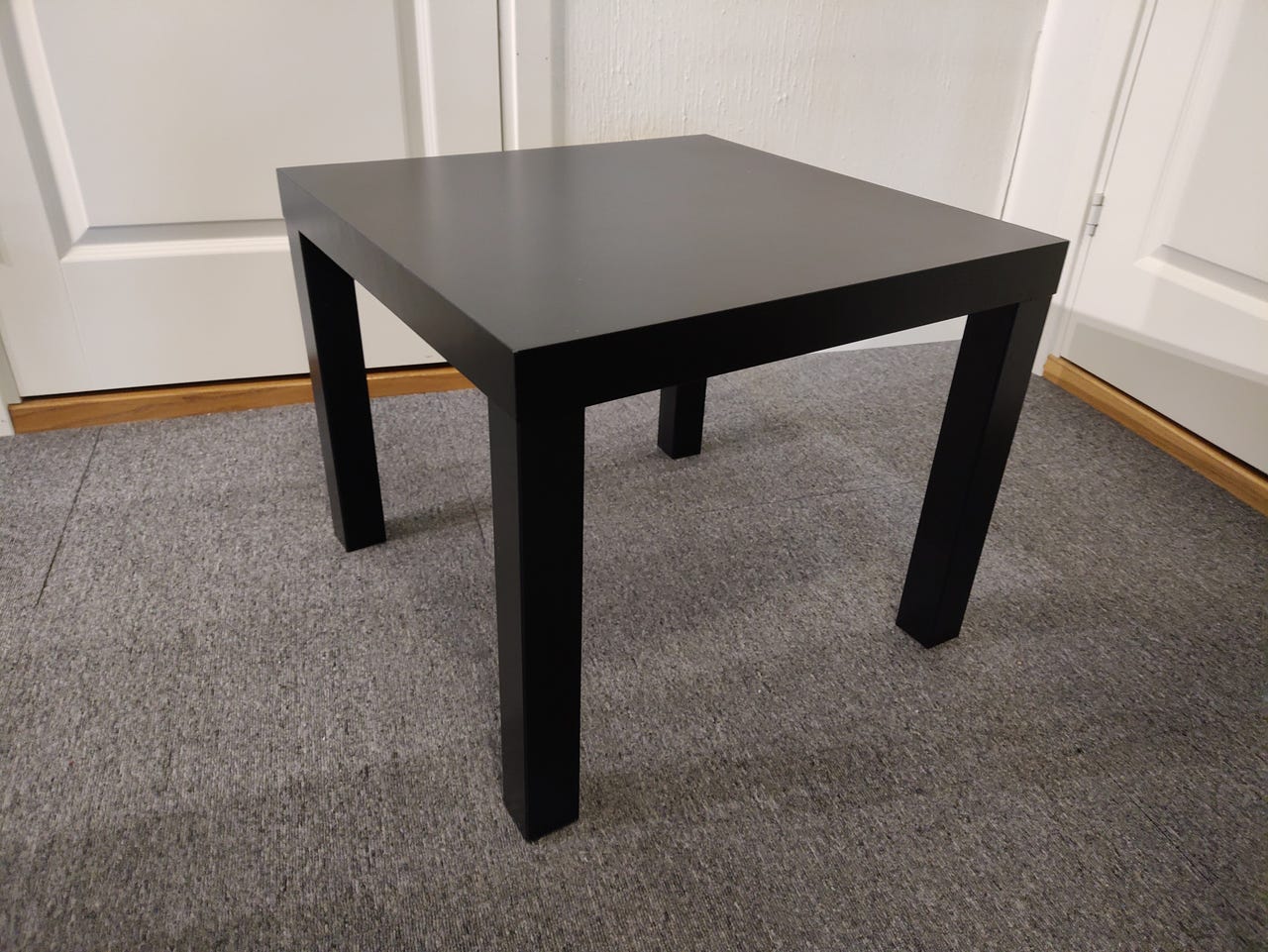 2 stk. Ikea Lack-bord gis bort | FINN-torget