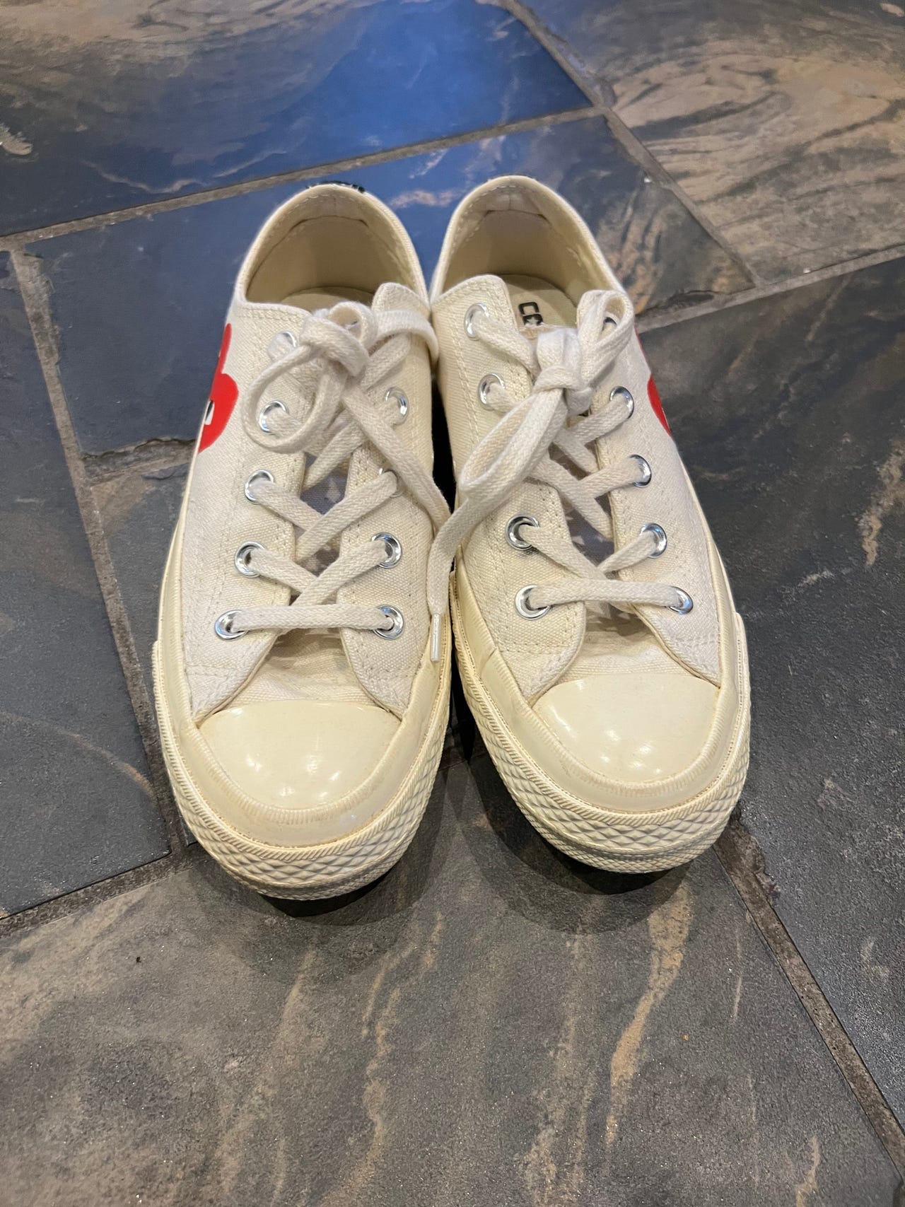 COMME DES GARCONS PLAY X CONVERSE | FINN torget
