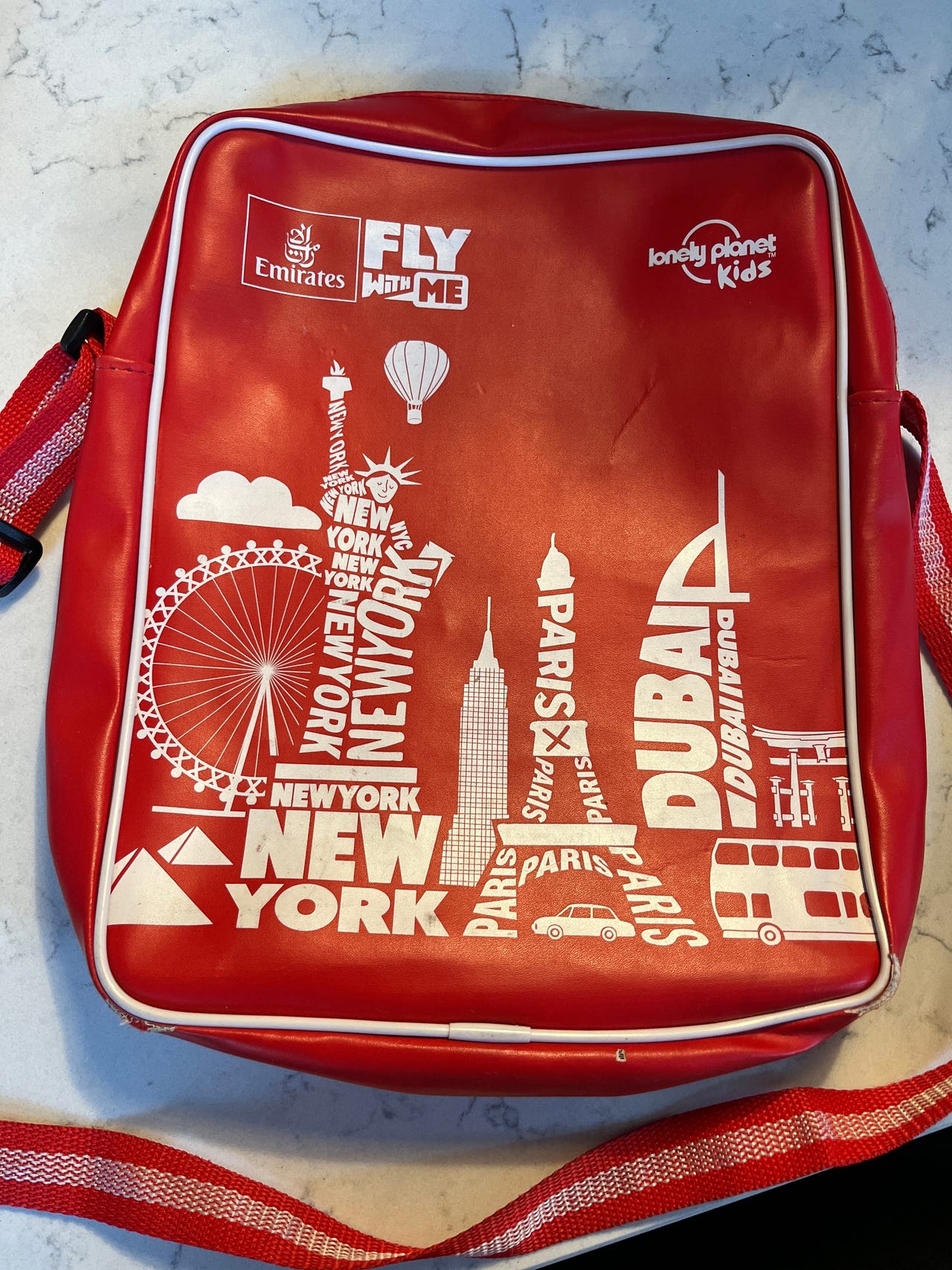 Morsom gave! Retro Emirates flyveske | FINN-torget