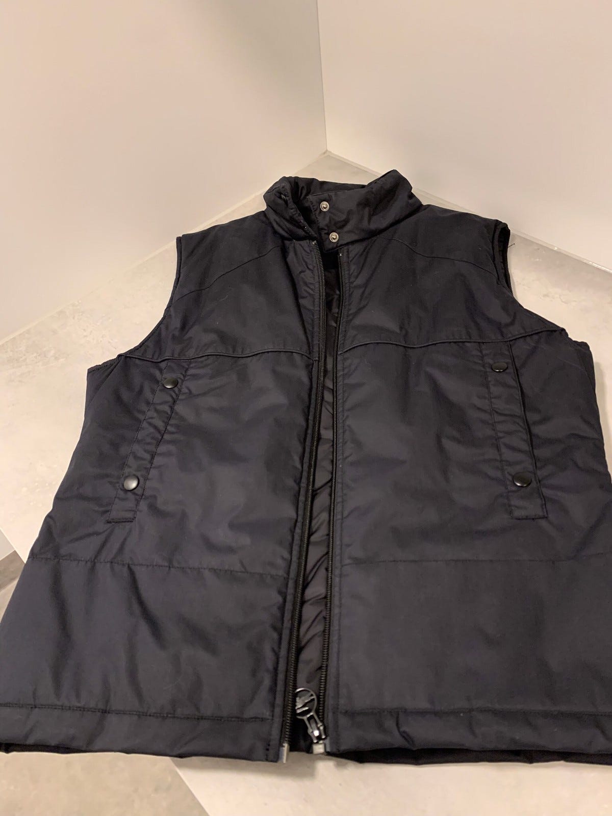 Sort vest fra Lacoste | FINN torget