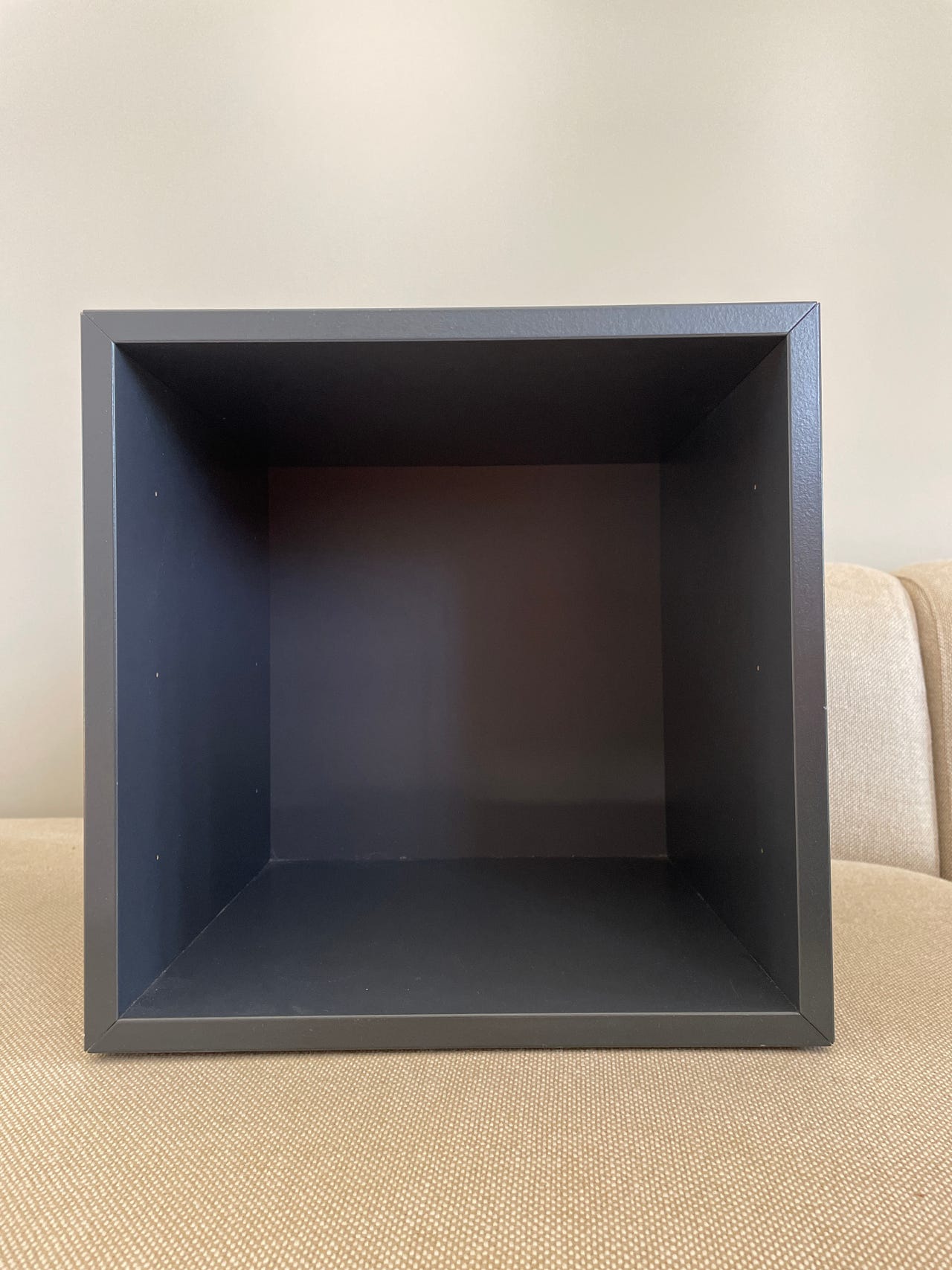 Bolia Case 1 x 1 - 35 cm MDF, Lakkert antrasitt | FINN-torget