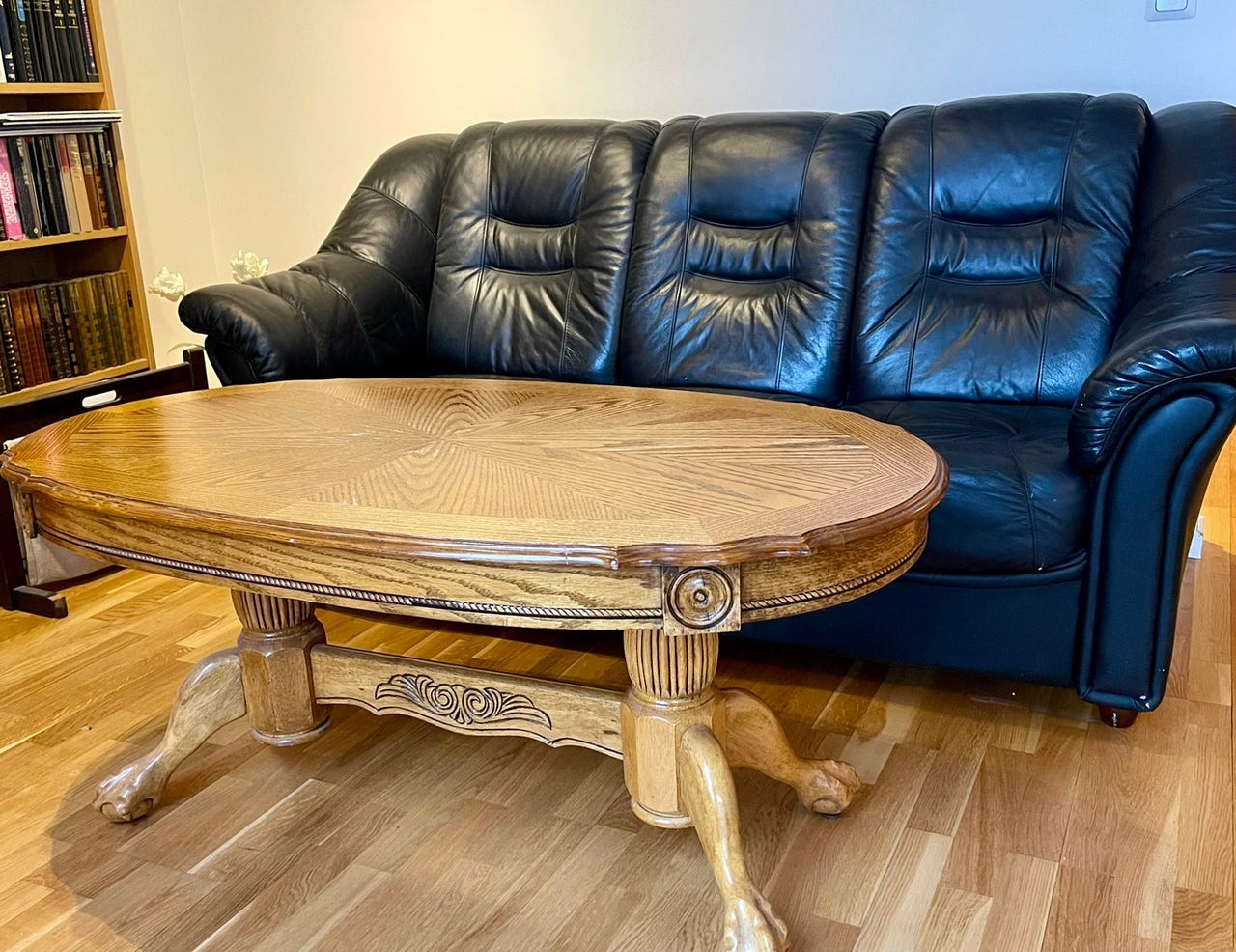 Skinnsofa og bord + sovesofa | FINN torget