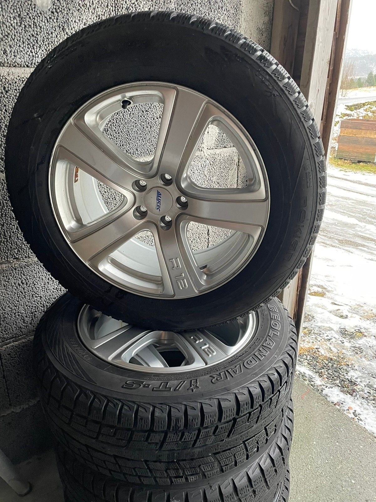 Felger med vinterdekk 235/60 R18 | FINN torget