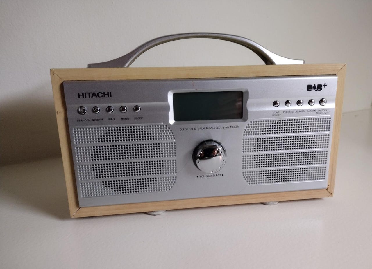 HITACHI Wooden DAB+ / DAB/ FM Radio | FINN-torget