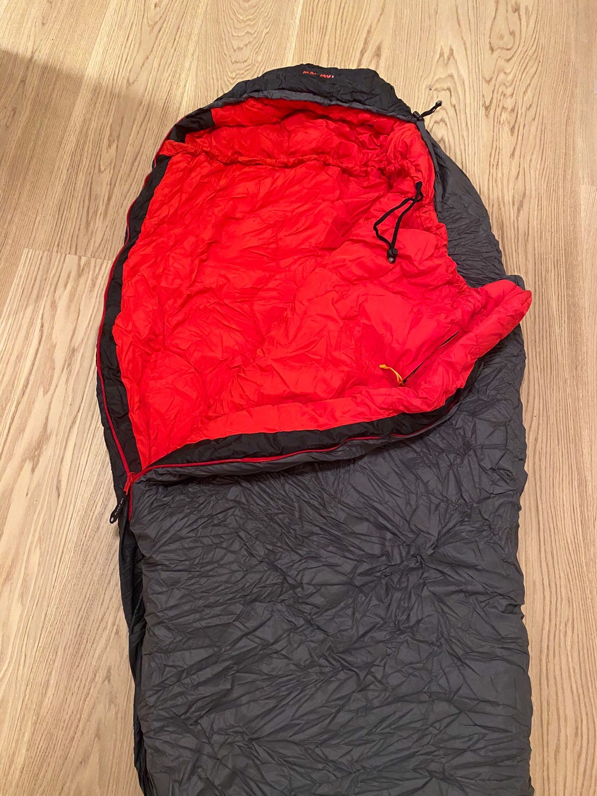 NY PRIS!!! Ajungilak Kompakt 3-sesongs sovepose (Mammut) | FINN torget