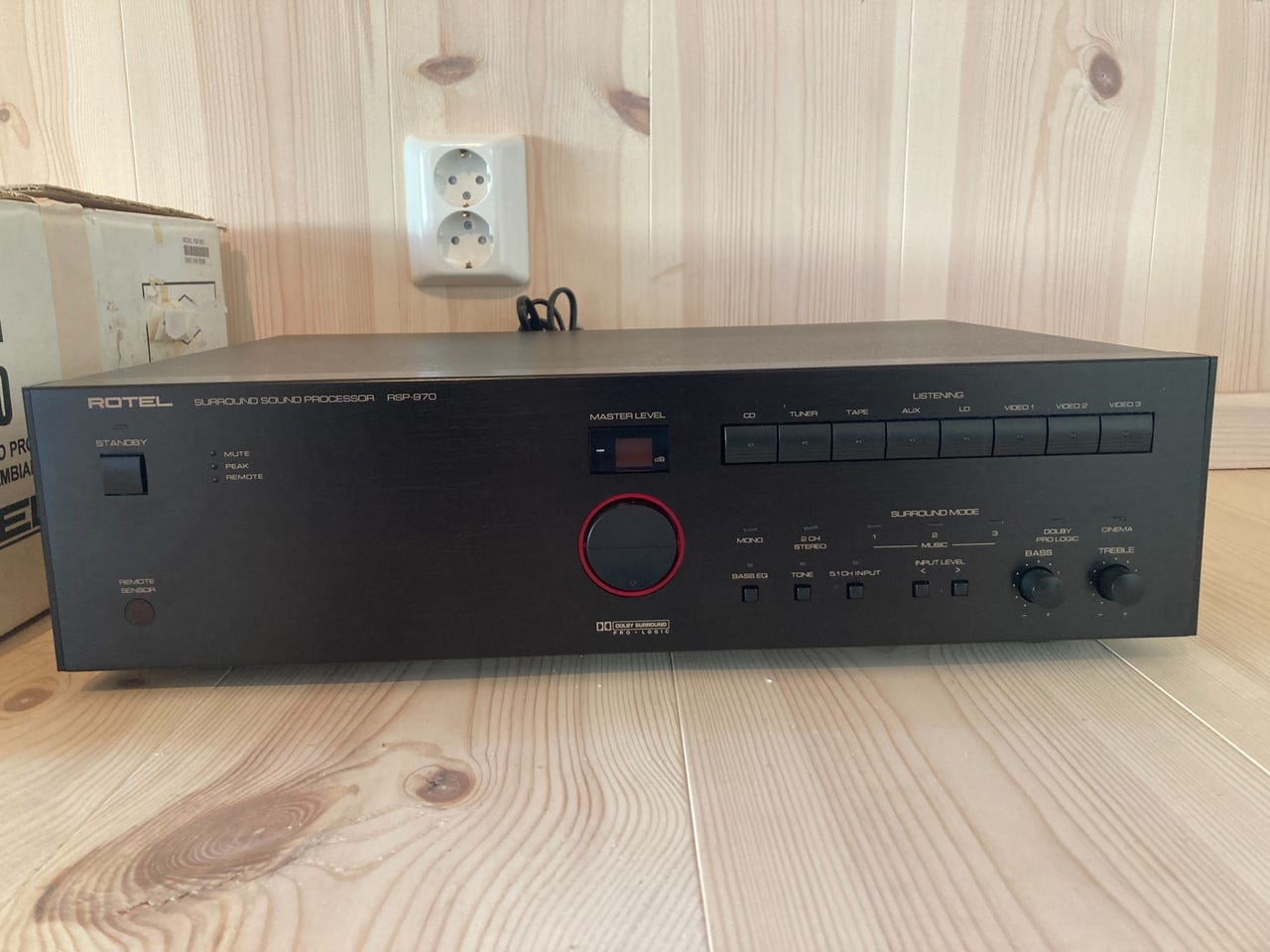 Rotel RSP-970 surround pre-amp. | FINN torget