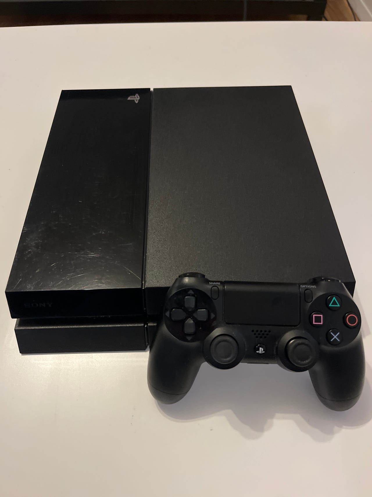 Pent brukt PlayStation 4 | FINN-torget