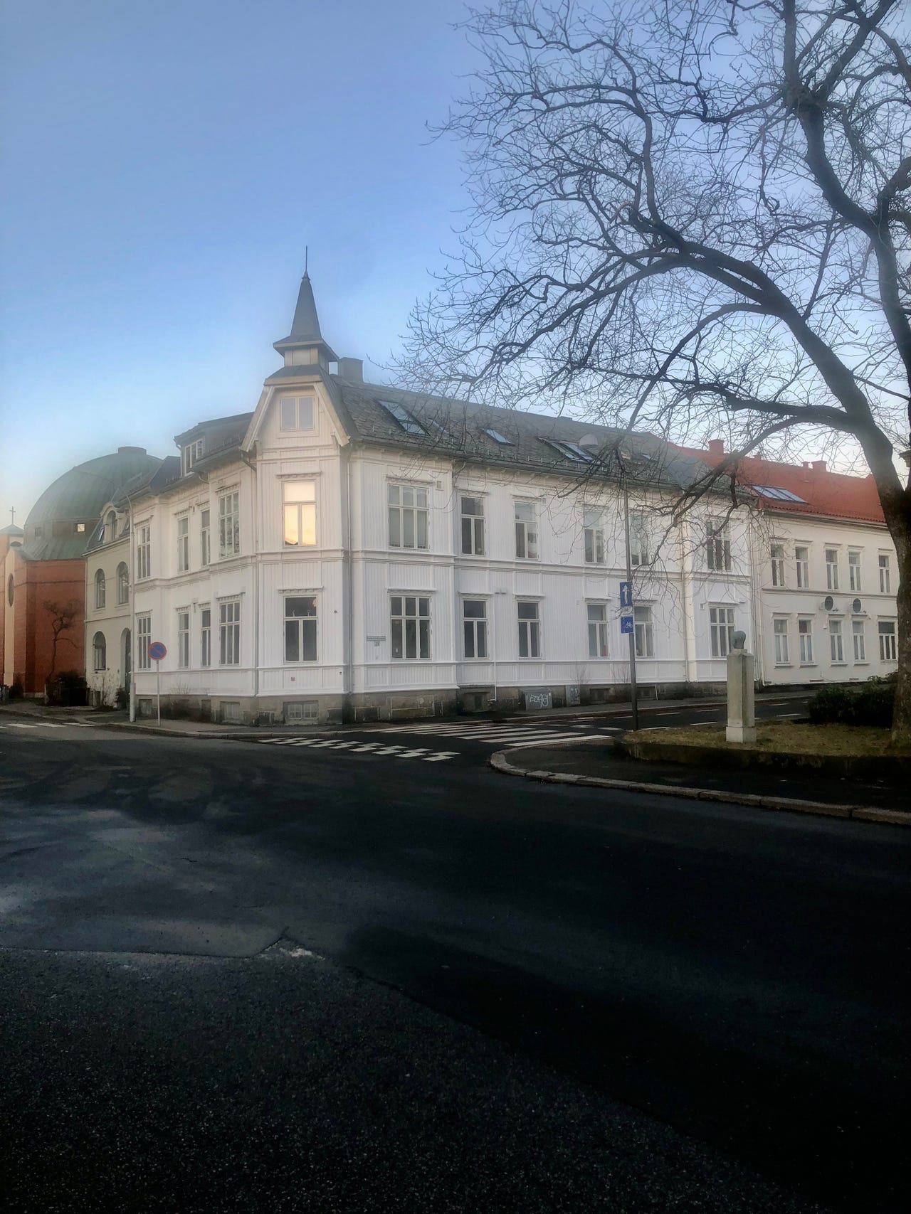 Sentrum - Veldig fin med vask/ tørk og fult møblert . Kr 10.900 pr mnd ...