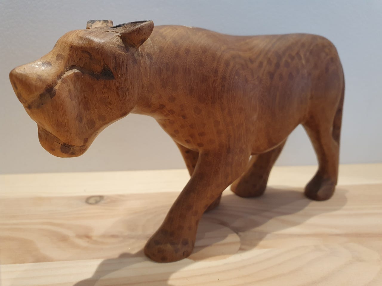 Leopard treskulptur | FINN torget