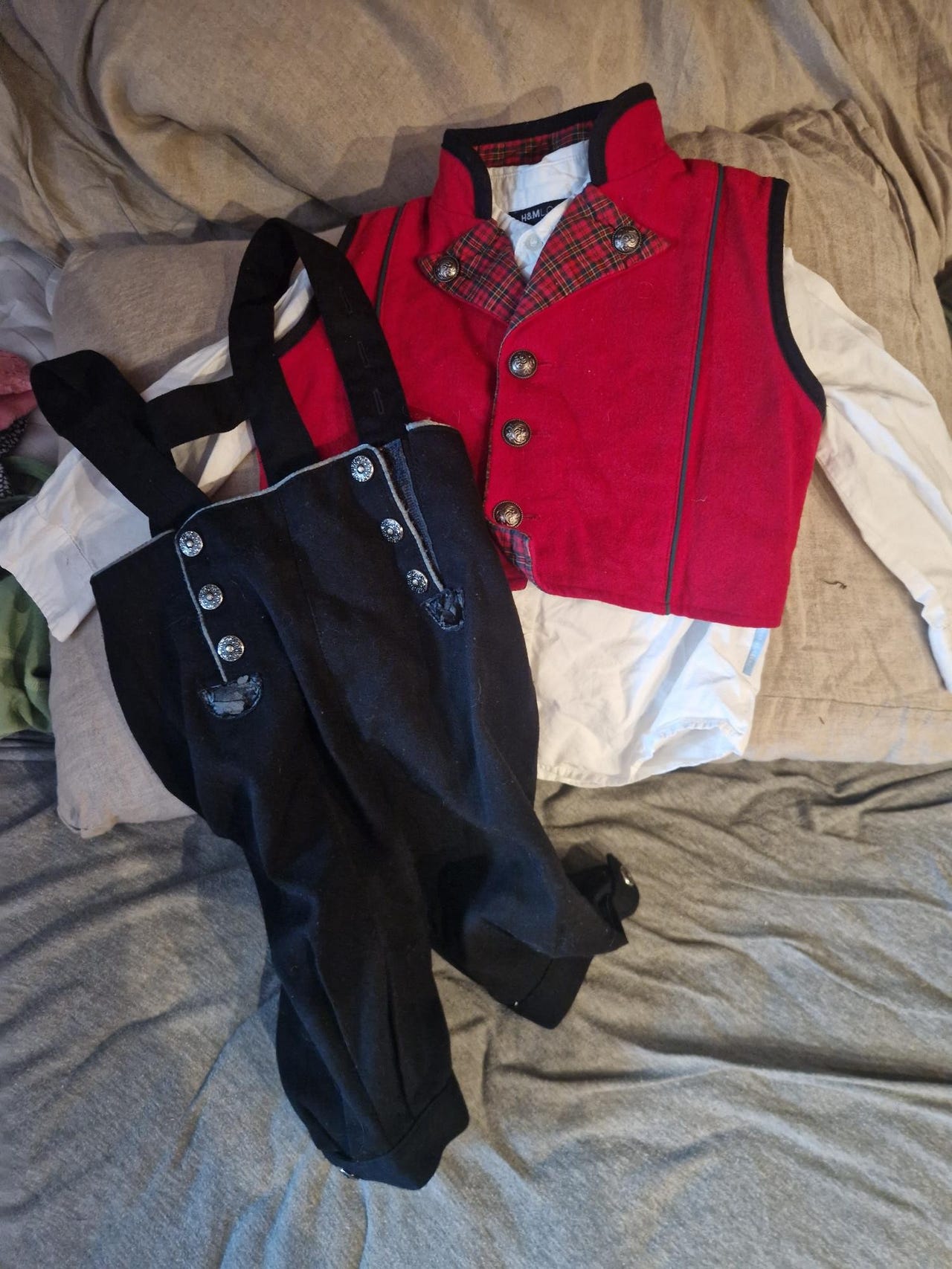 Gutte Bunad gis bort | FINN torget