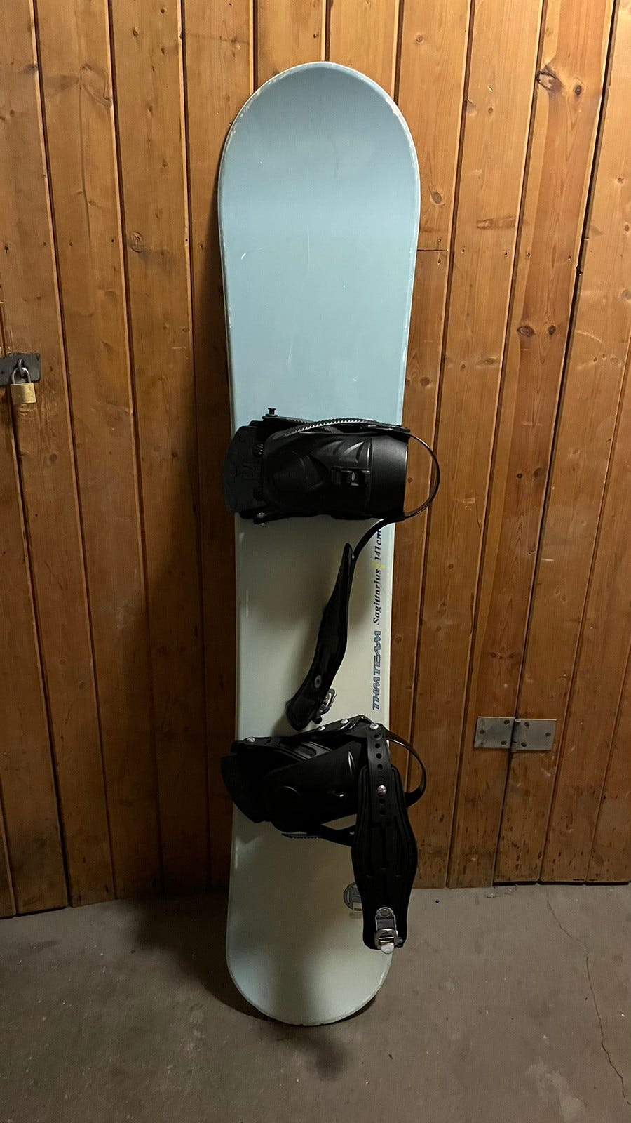 Snowboard 141 cm THM Team | FINN torget