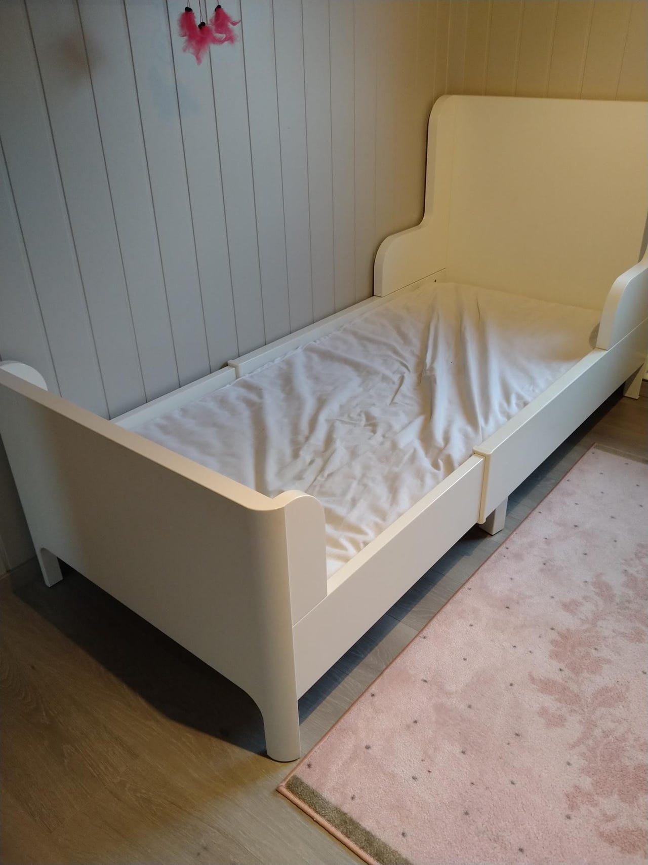 Justerbar barneseng | FINN torget