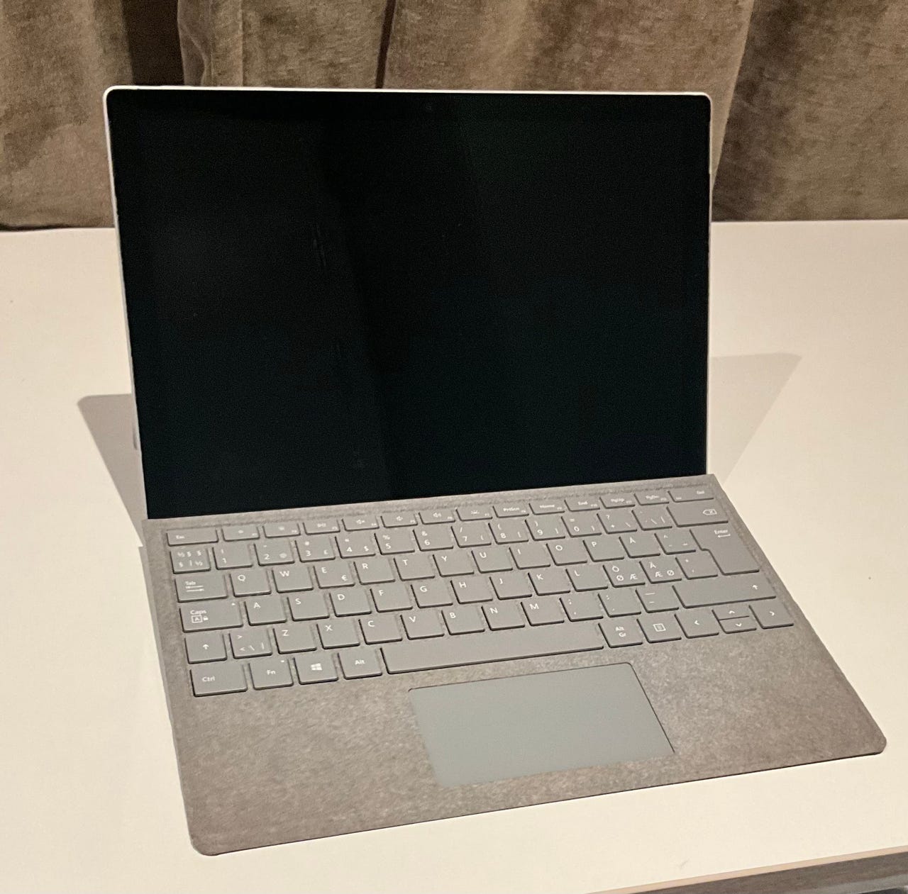 Surface Pro 6│ 2-i-1 laptop│ i7 │16GB ram │512GB SSD│ | FINN torget
