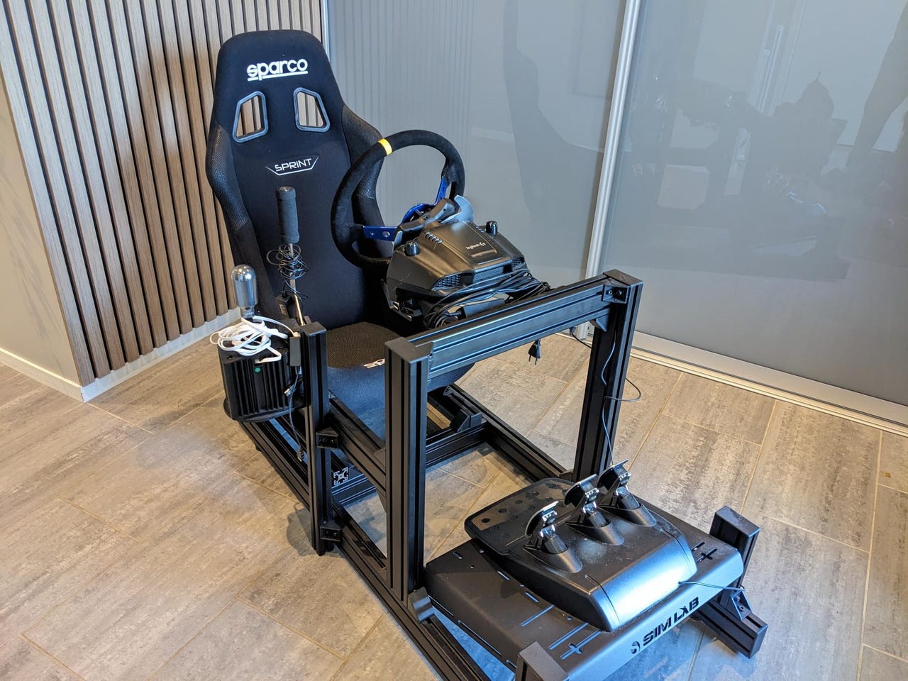 Simlab GT1 EVO m/ Sparco Sprint, Fanatec Gir/Brekk og Logitech G29 ratt ...