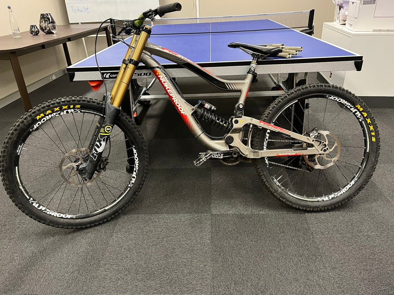 Nukeproof Scalp downhill sykkel med Fox 40 demper. Pris kan diskuteres ...