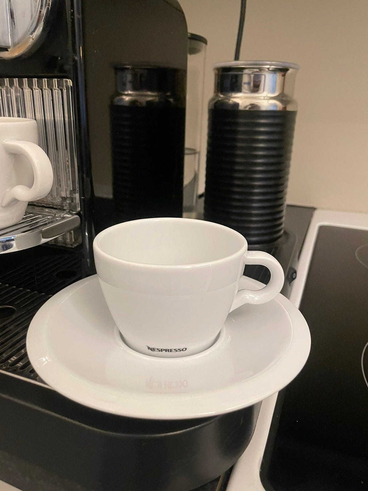 Nespresso - Servise - kopper og fat - 4 kopper og 4 fat | FINN-torget