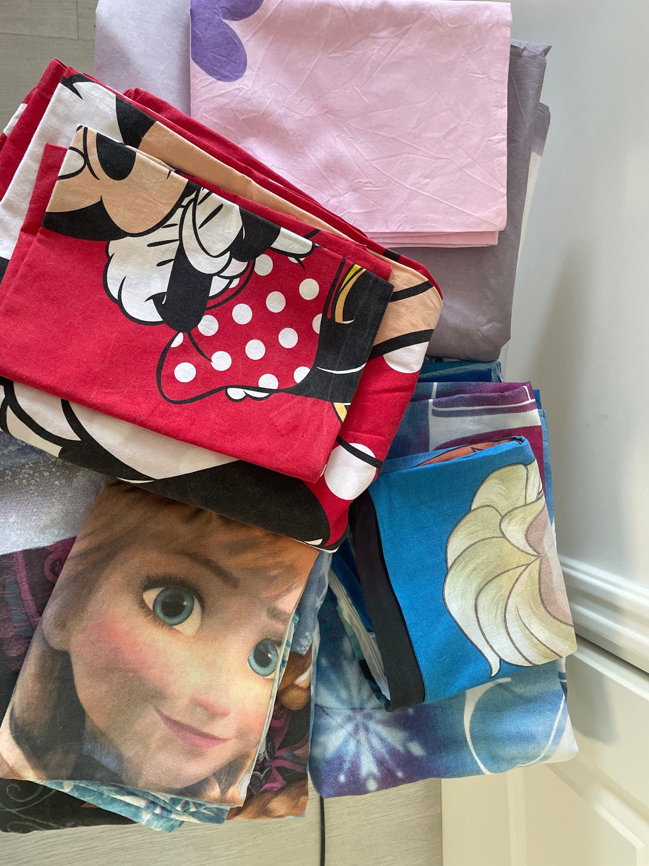 Sengetøy Minnie og Elsa | FINN-torget