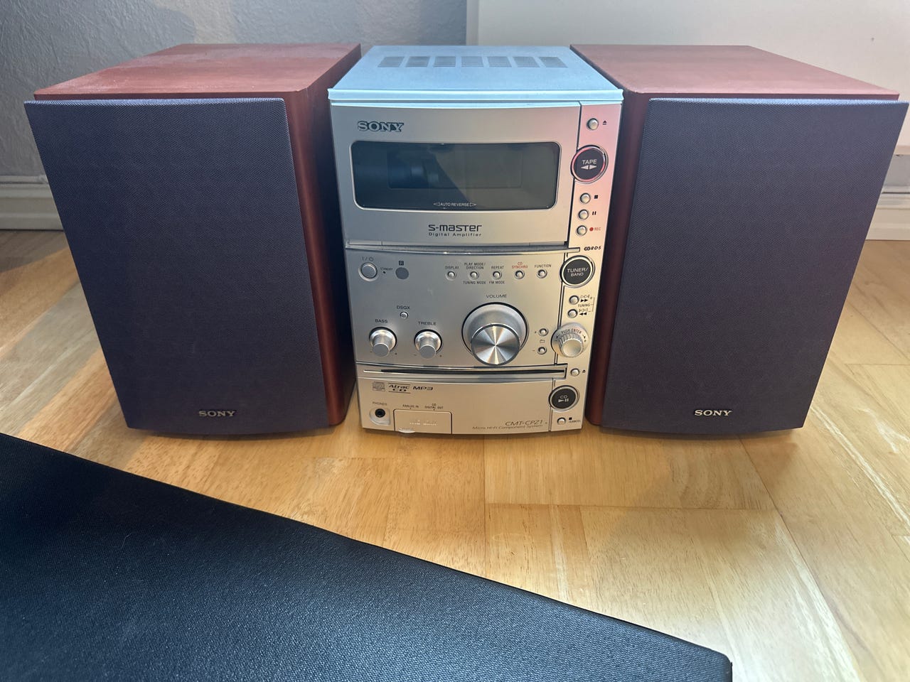 Sony CMT-CPZ1 (defekt cd-spiller) RESERVERT | FINN-torget