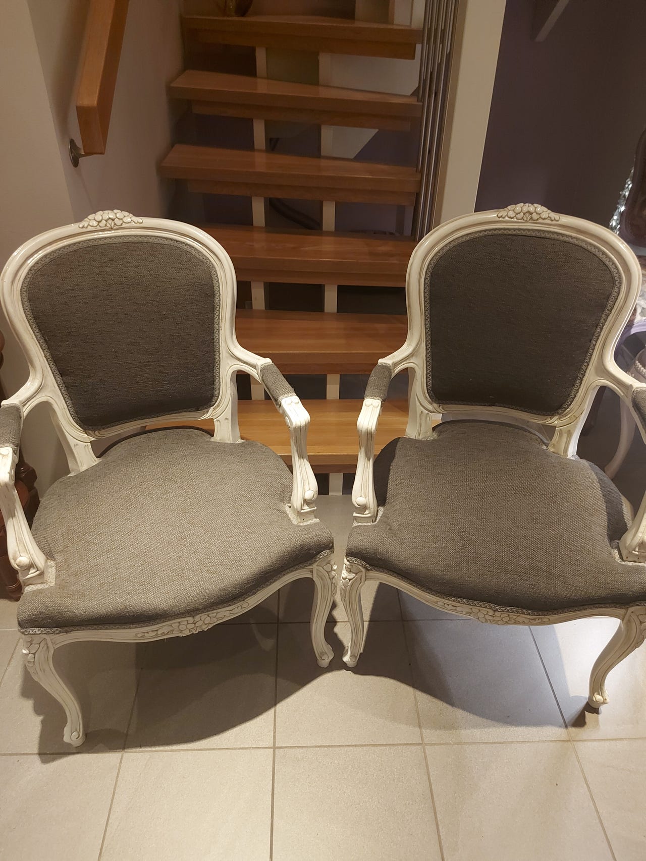 2 fine Rokko- stoler + Rokko- bord selges for 1.000,- | FINN-torget