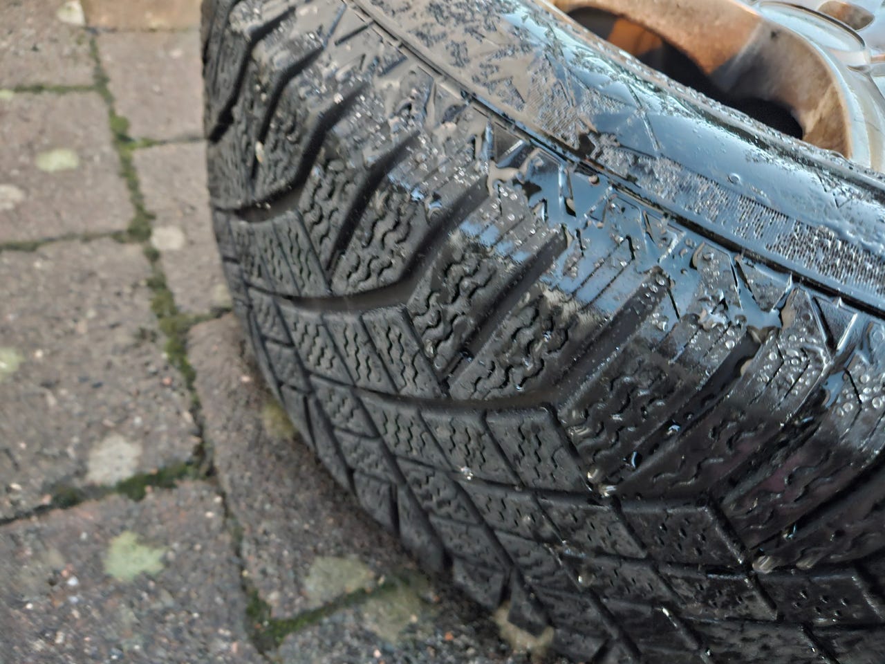 Vinterdekk- vikingcontact 7 215/70R16 100T | FINN-torget