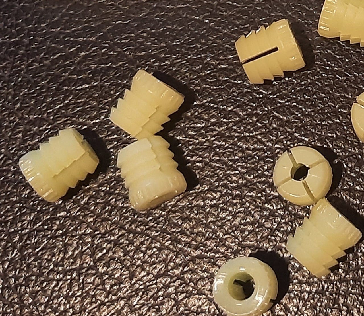 Inserts til ødelagt skruehull for ski binding (alpint, randonee ...