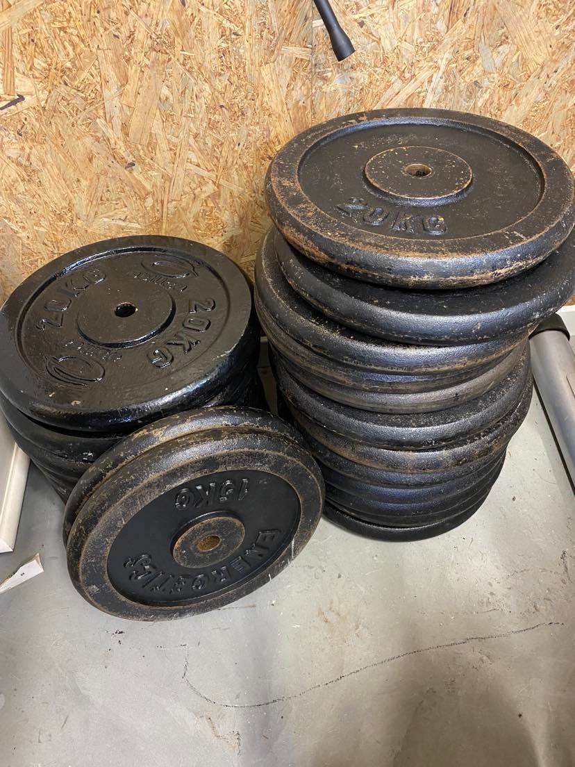 Vektskiver 20 stk a 20 kg (700 pr stk), 2 stk 15 kg (kr 500 pr stk ...