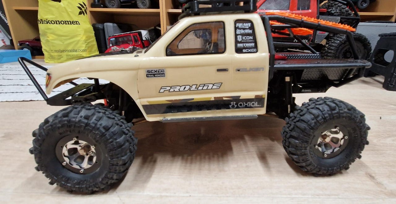 SCX10 basert Axial Honcho/Tacoma truggy | FINN torget