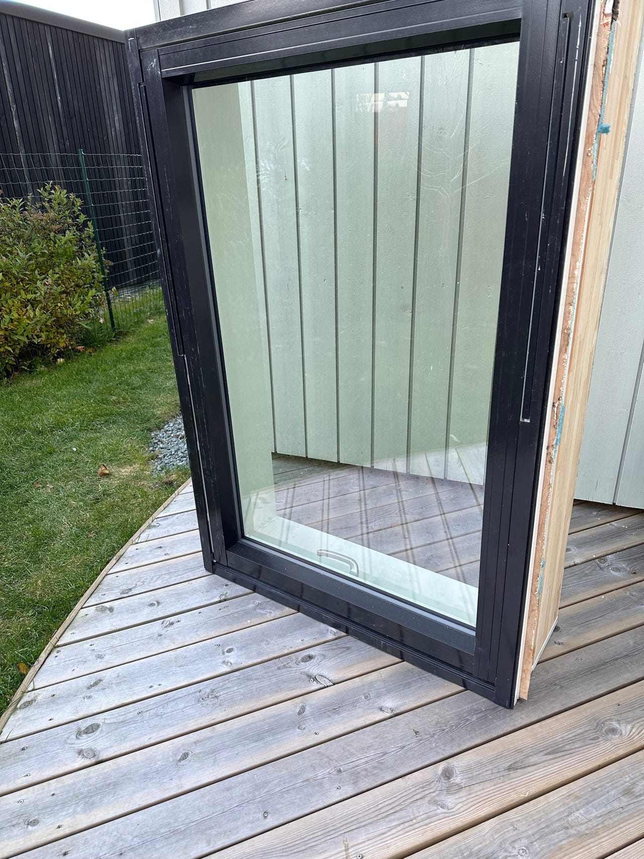 vindu med sort aluminiums -beslag utvendig | FINN torget