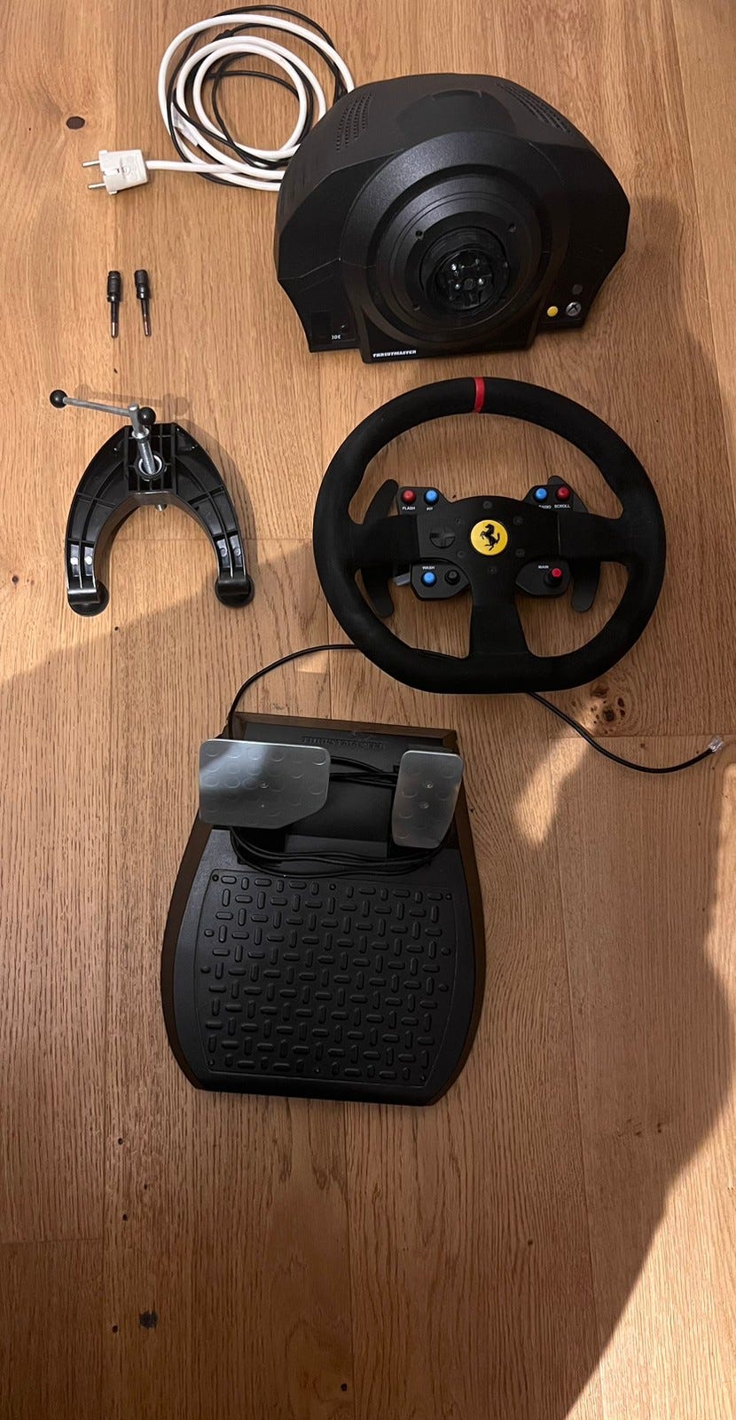 Thrustmaster TX og Ferrari 599 XX med oppgrade | FINN-torget