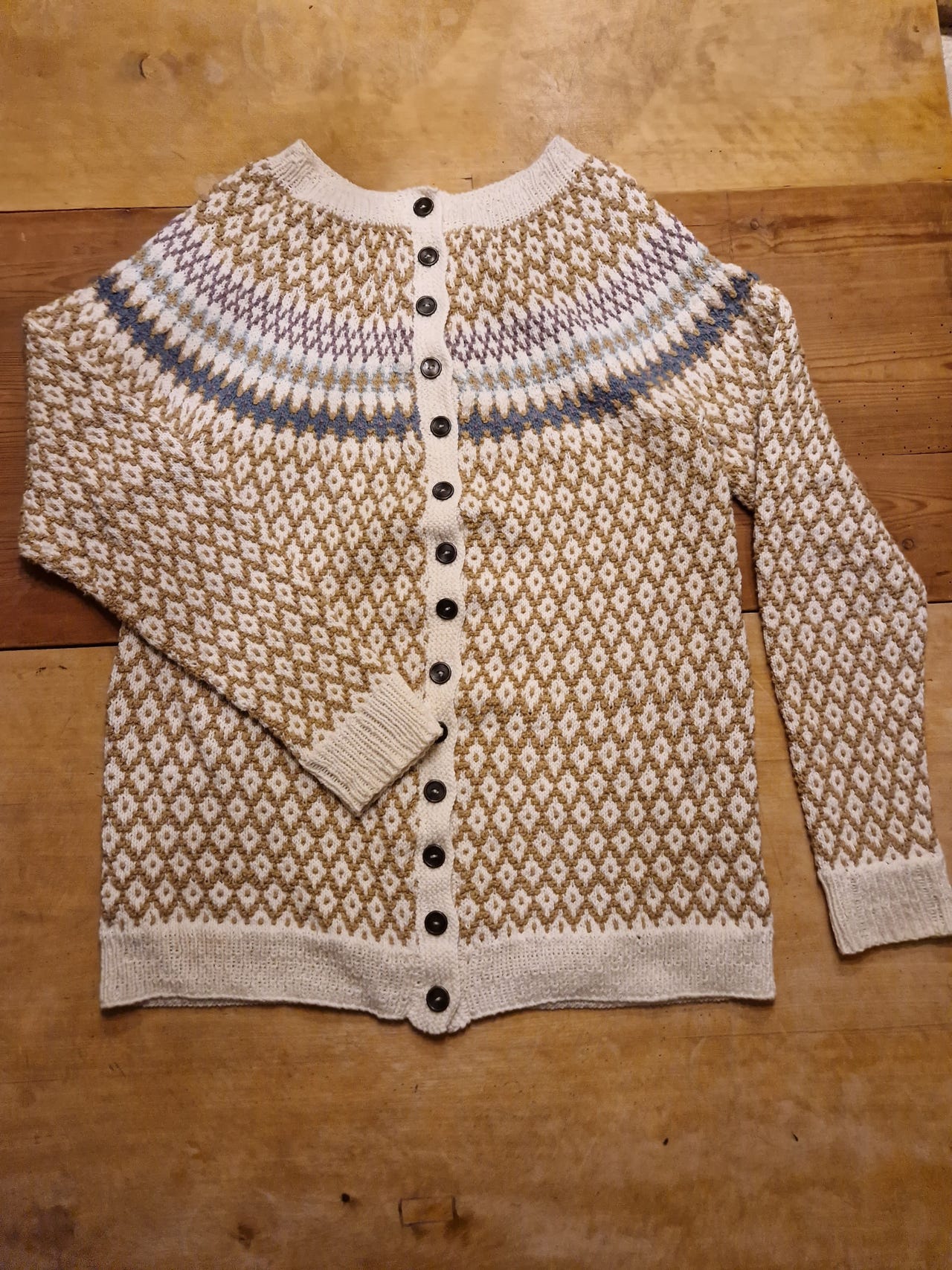 Kofte fra Wiola strikk. Str. Medium | FINN torget