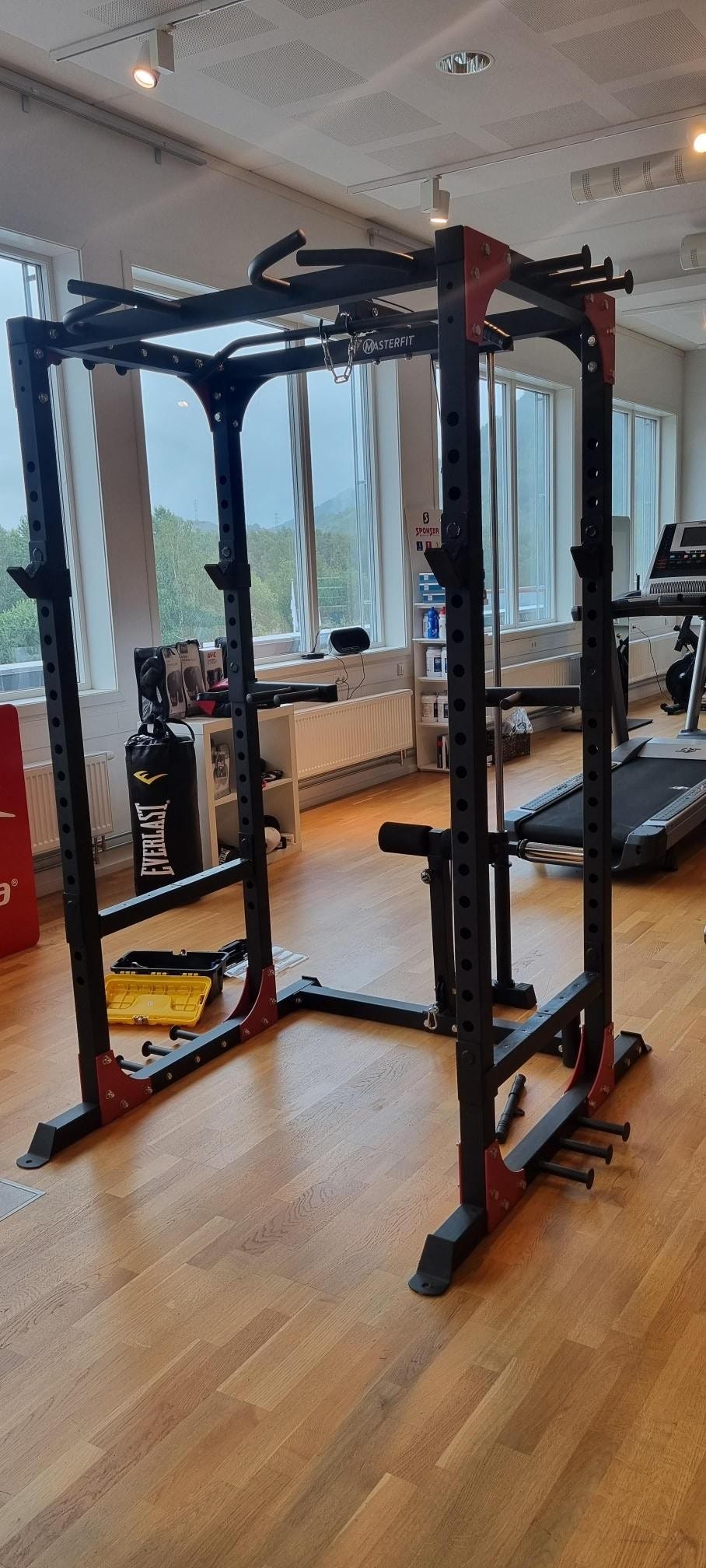 Masterfit X-fit Cage med Masterfit Lat-attachment og dip-attachment ...