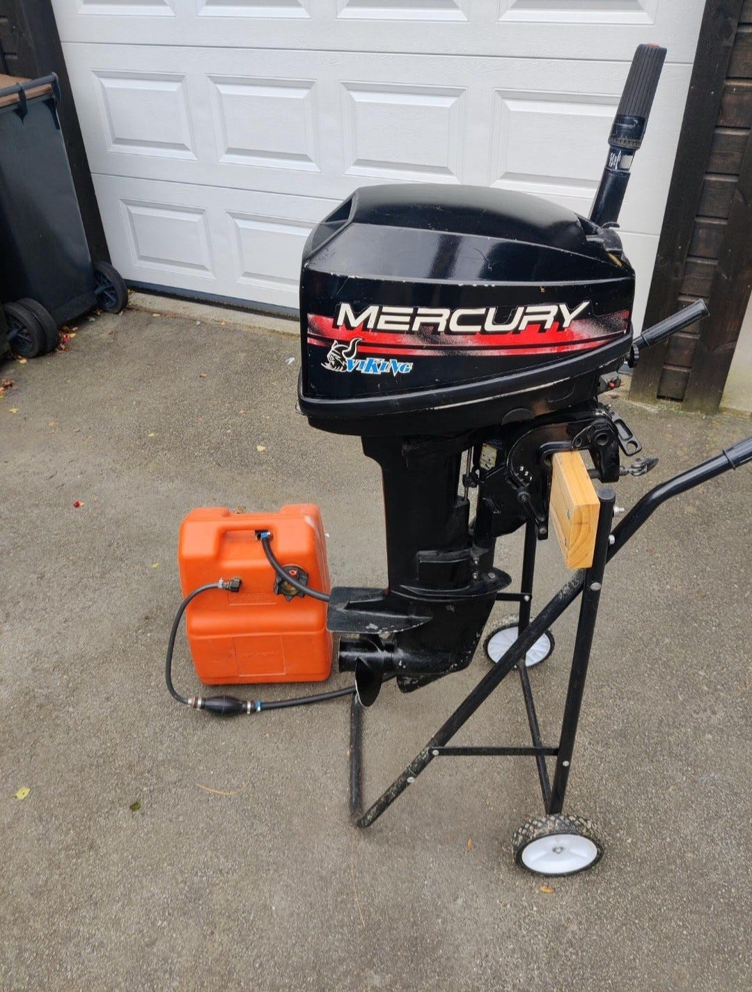 Selges Mercury 10 HK påhengsmotoren. Gummibåten. | FINN.no