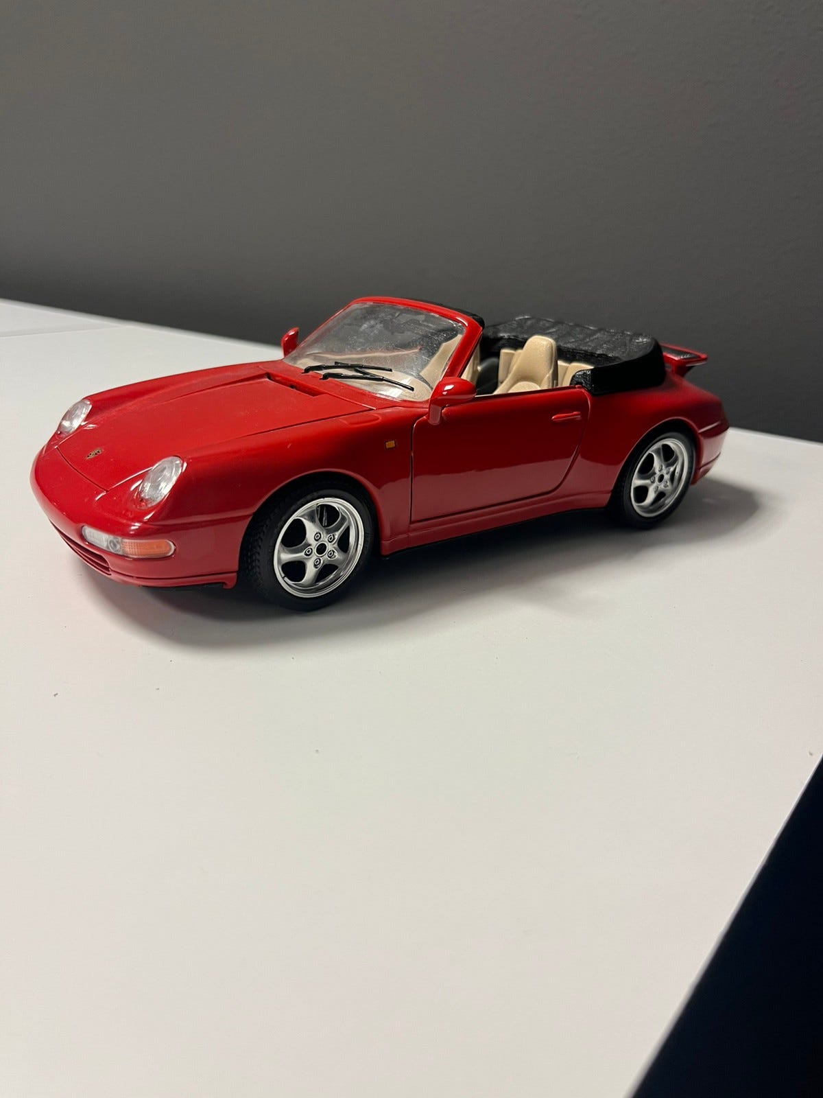 Modellbil 1:18 | FINN-torget