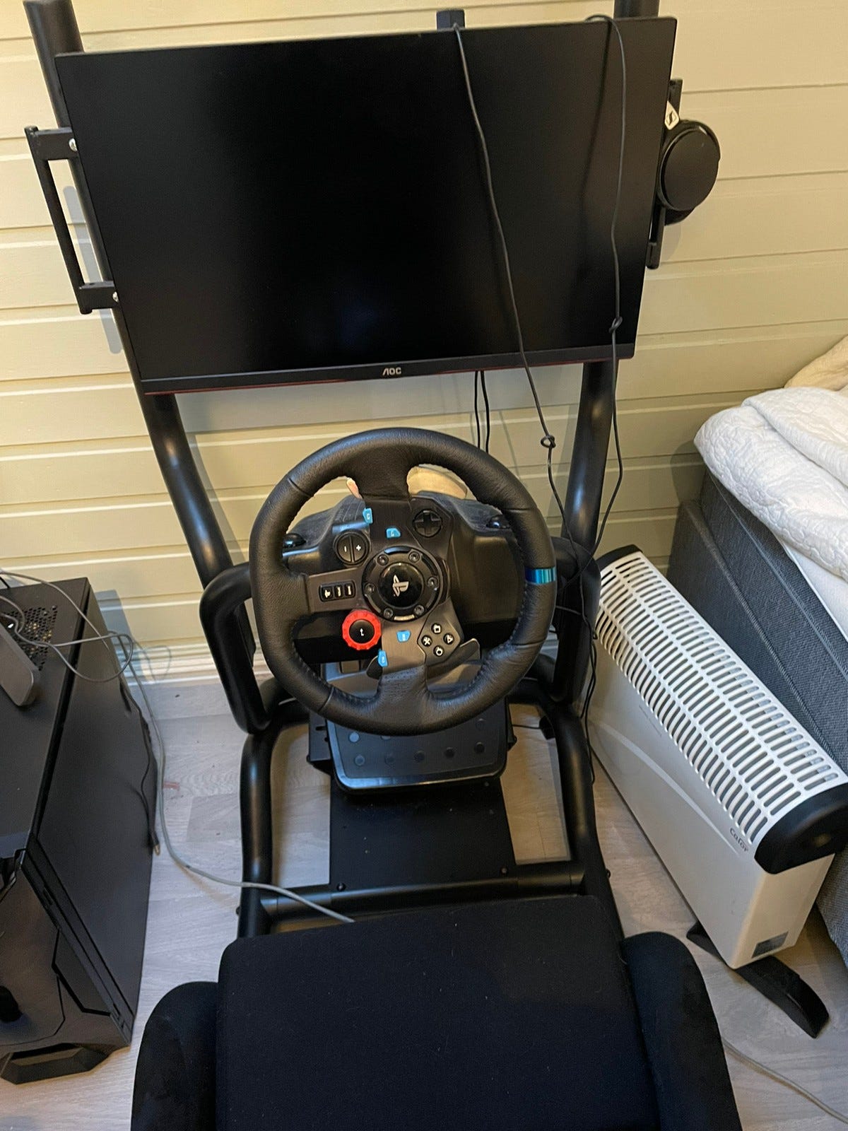 Logiteck ratt, pedaler og sim rig | FINN torget