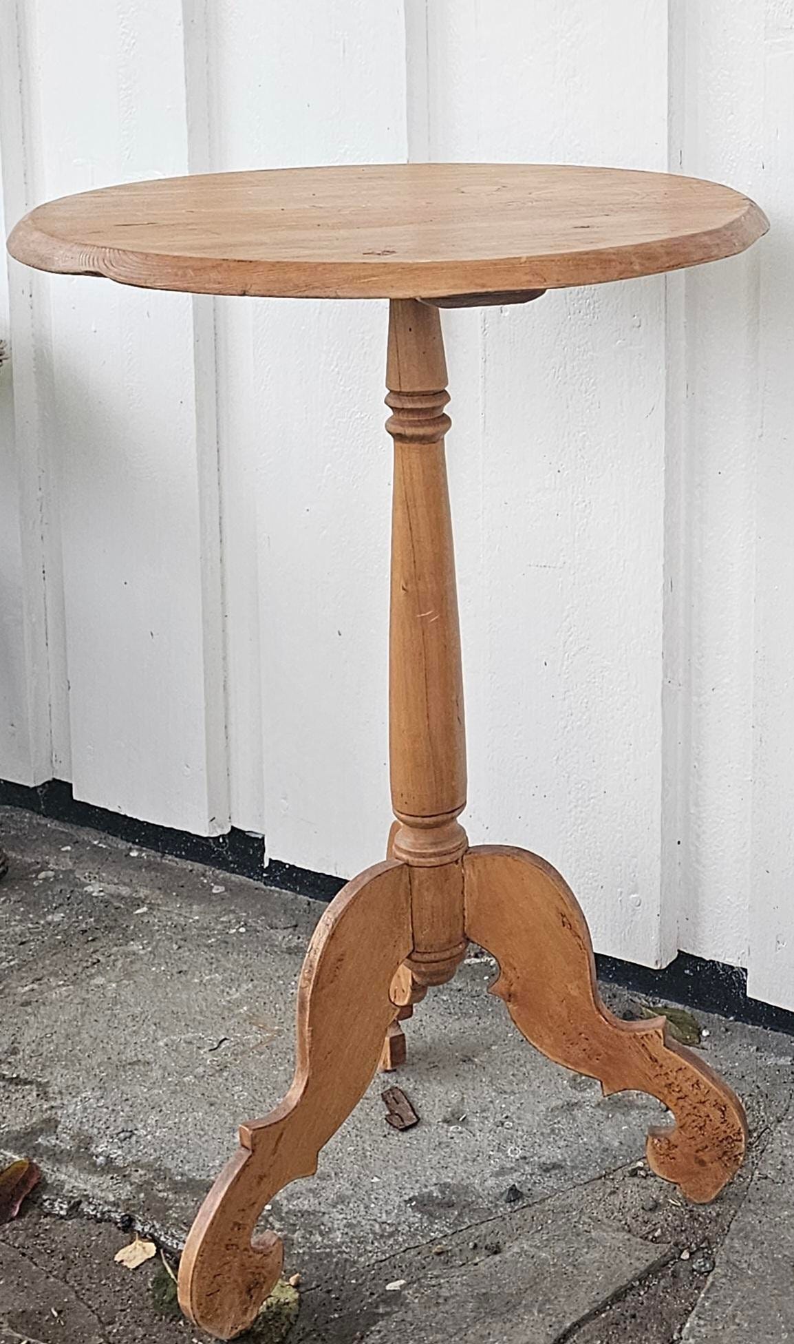 Lite bord, avlastningsbord, pidestall | FINN-torget