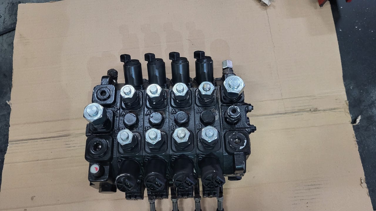 Nordhydraulic. RS 220 4 sleider ventil med 24V PWM signal ...