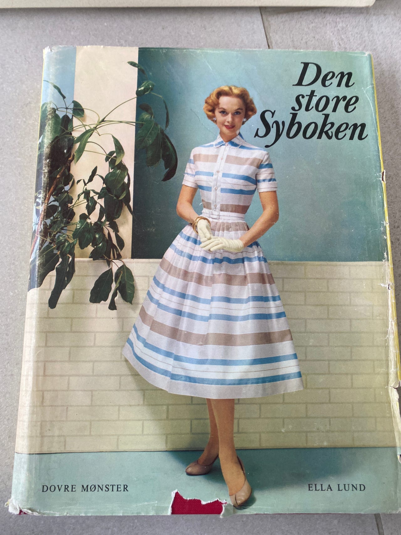 Den store syboken - Ella Lund med tilhørende koffert | FINN-torget