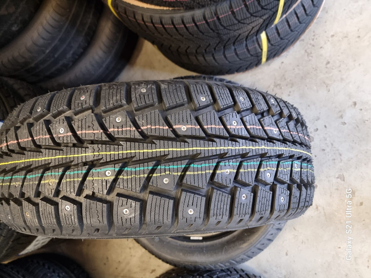 Nye 16toms pigg Vinterdekk 205/55/16 lappi | FINN-torget