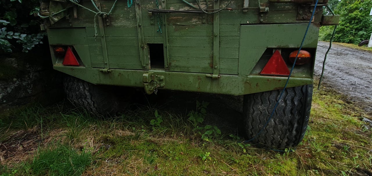 Mottar gjerne bud: Moelven NM25 militær traktor tilhenger | FINN-torget