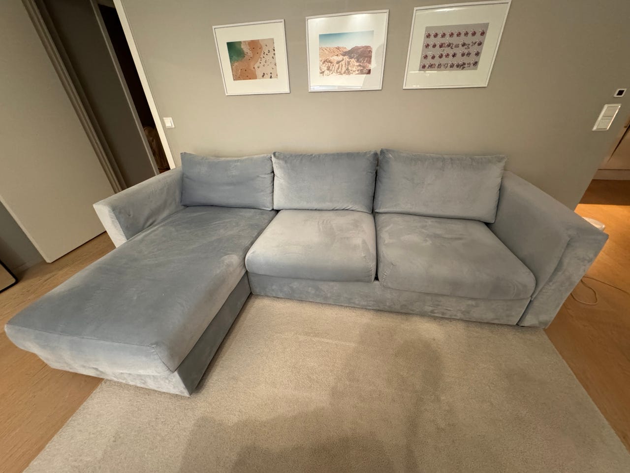 VIMLE sovesofa med Sjeselong + BEMZ fløyelstrekk i Silver Gray | FINN-torget