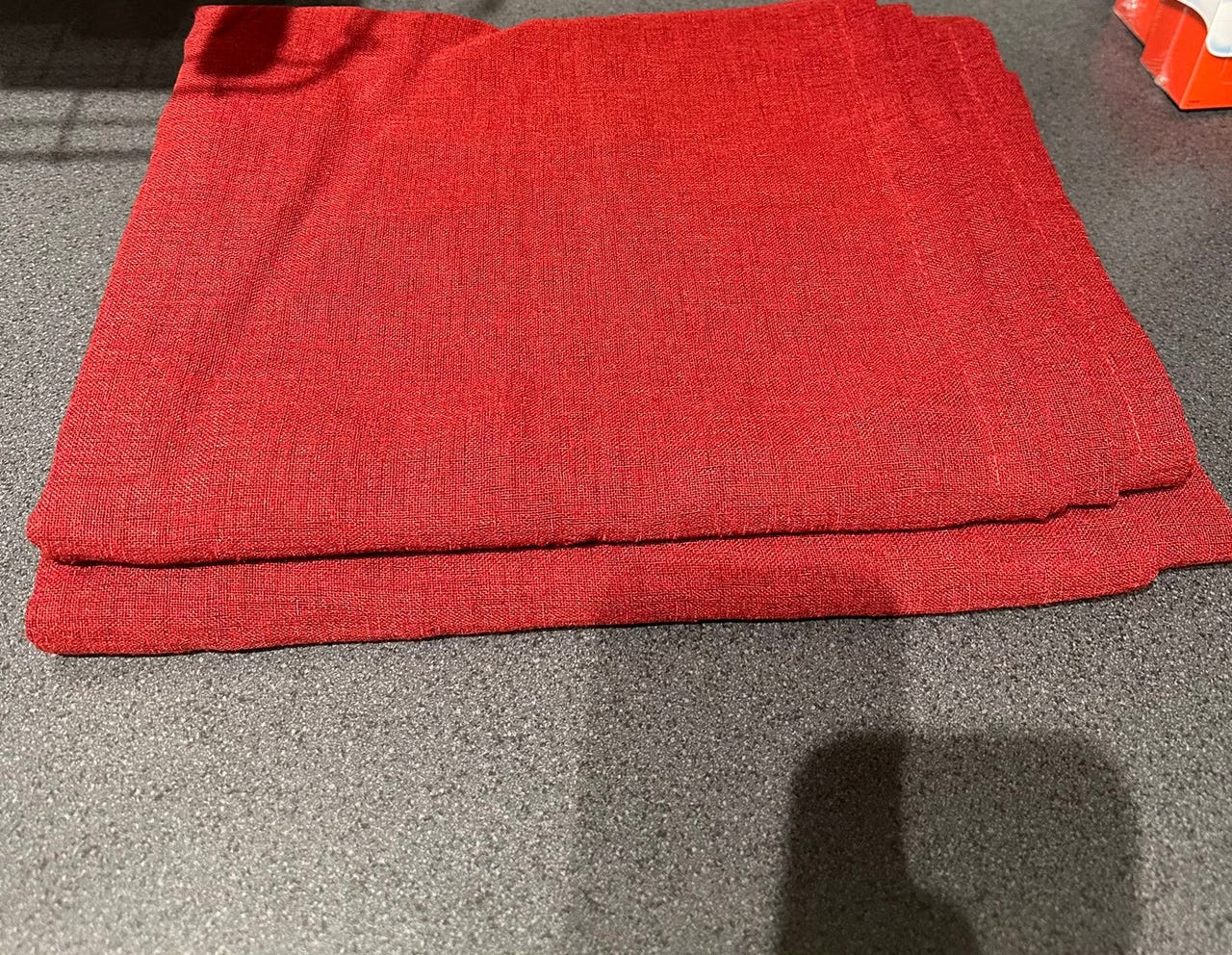 Røde gardiner | FINN-torget