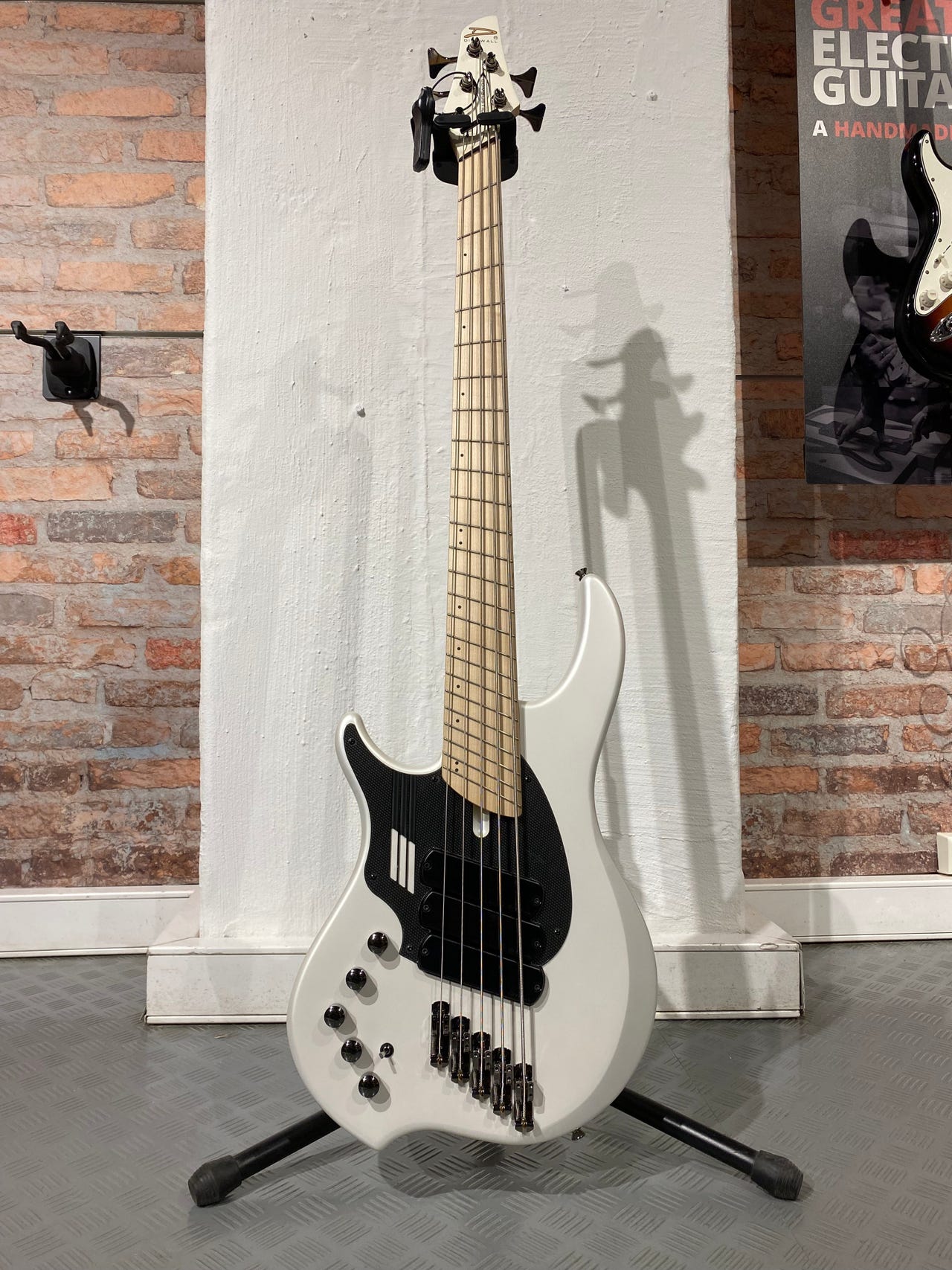 Dingwall NG3 "Nolly" Signature, 5-string, Maple, Ducati Pearl White ...