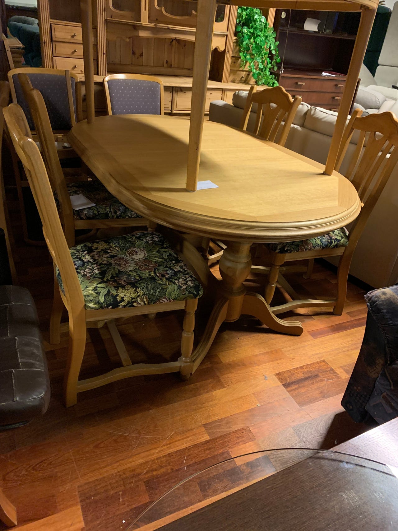 Sp. Bord ovalt lys eik m/4sp.stoler | FINN-torget