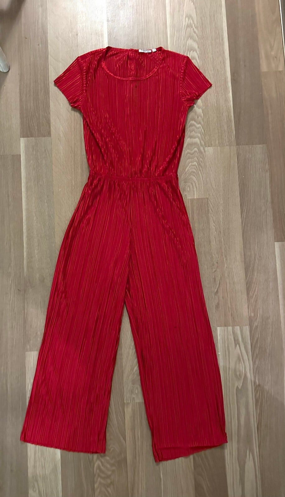 Rålekker rød jumpsuit til jente str. 152 (11-12år) | FINN-torget