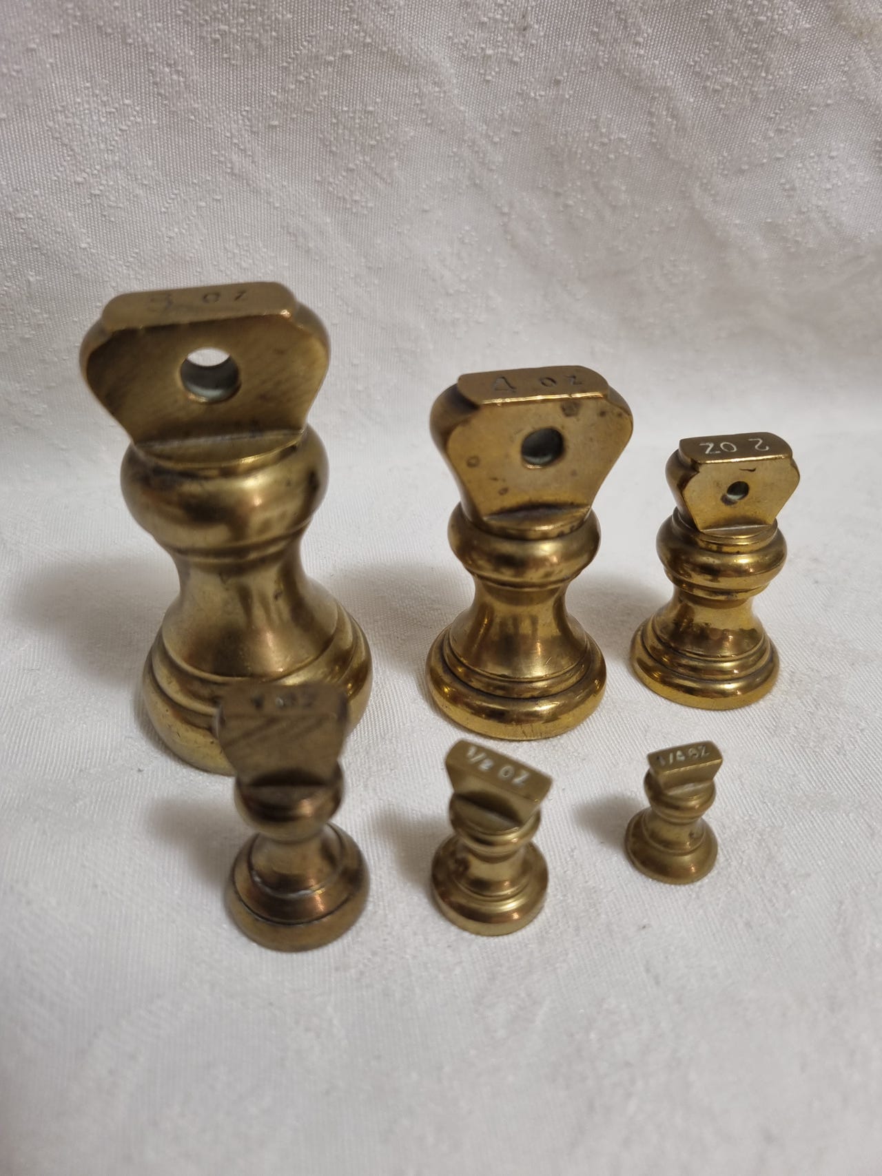 6 gamle vektlodd i messing | FINN-torget