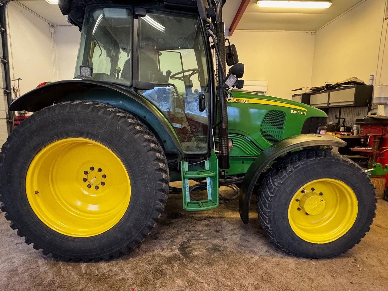 Til salgs: John Deere 5100RN M/Fronthydraulikk - 2013 | FINN.no