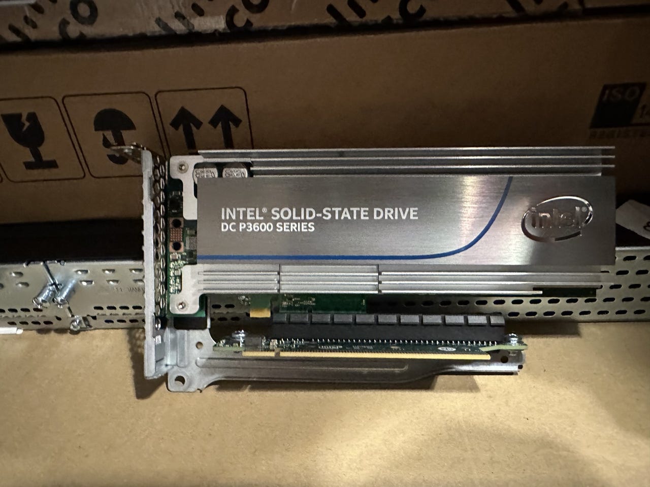 Intel Solid-State Drive DC P3600 Series - SSD - 1.6 TB - PCIe 3.0 x4 ...
