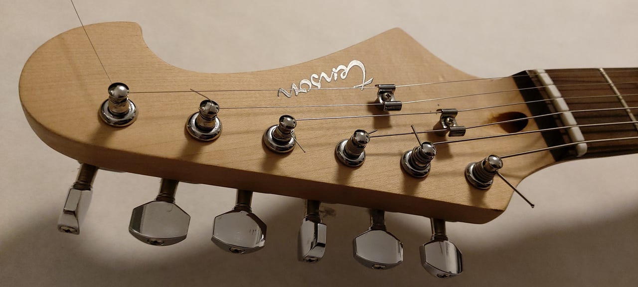 Elektrisk gitar med nye strenger. Se bildene! | FINN torget